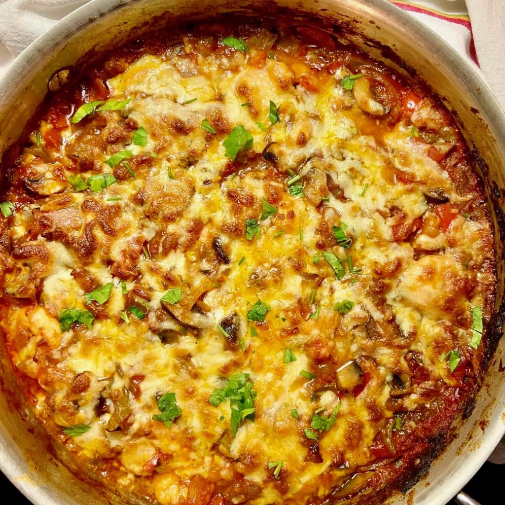 Karides Güveç - baked prawns with vegetables and cheese - Fethiye Times